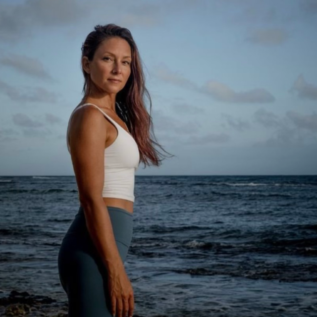 Tara Lavery - Yoga Under the Palms Hawaiʻi