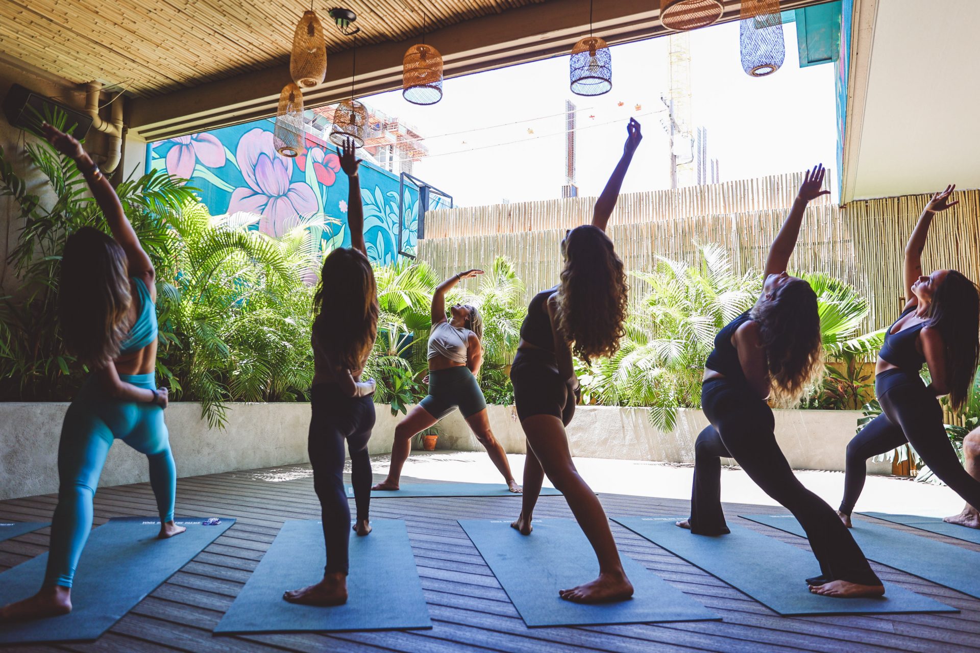 Kakaʻako Yoga Studio - Yoga Under the Palms Hawaiʻi